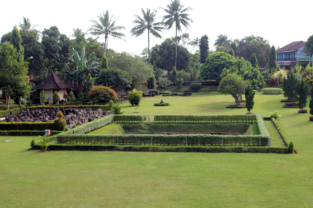 Mendut Temple and Monastery | The Elements Unearthed